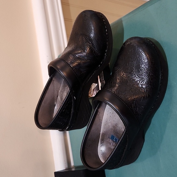 Dansko | Shoes | Dansko Lt Clogs Womens Size 7 | Poshmark